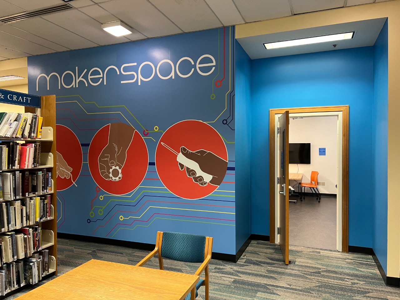 Makerspace, espacio en la biblioteca de Redwood City