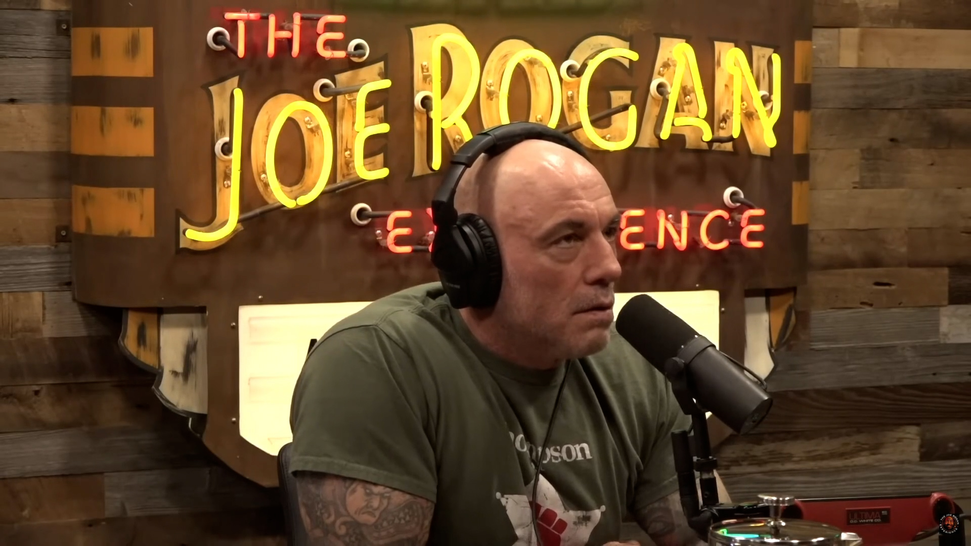 Joe Rogan rompe con la administración Trump en tema de migración